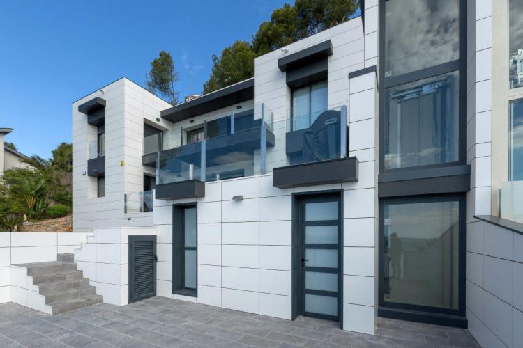 Cova Fumada housing rehabilitation - CELO Façades technology