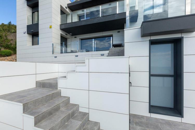 Cova Fumada housing rehabilitation - CELO Façades technology